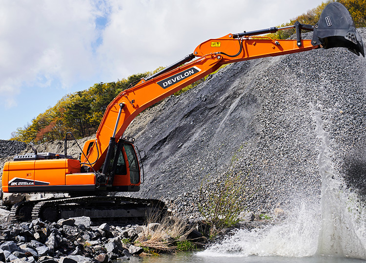 Excavadoras sobre orugas develon DX225LCA-7M - VialFe