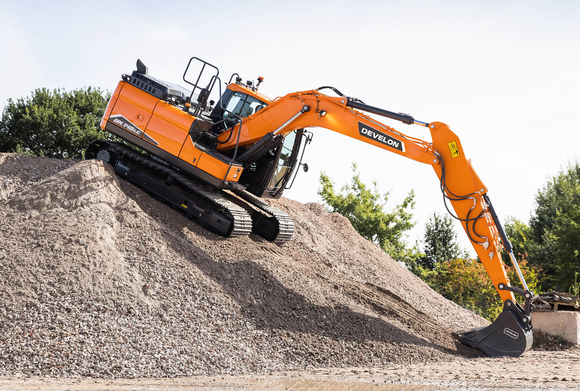 Excavadoras sobre orugas develon DX140LC - VialFe