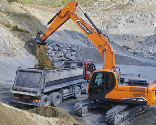 Excavadoras sobre orugas develon DX200A-7M - VialFe