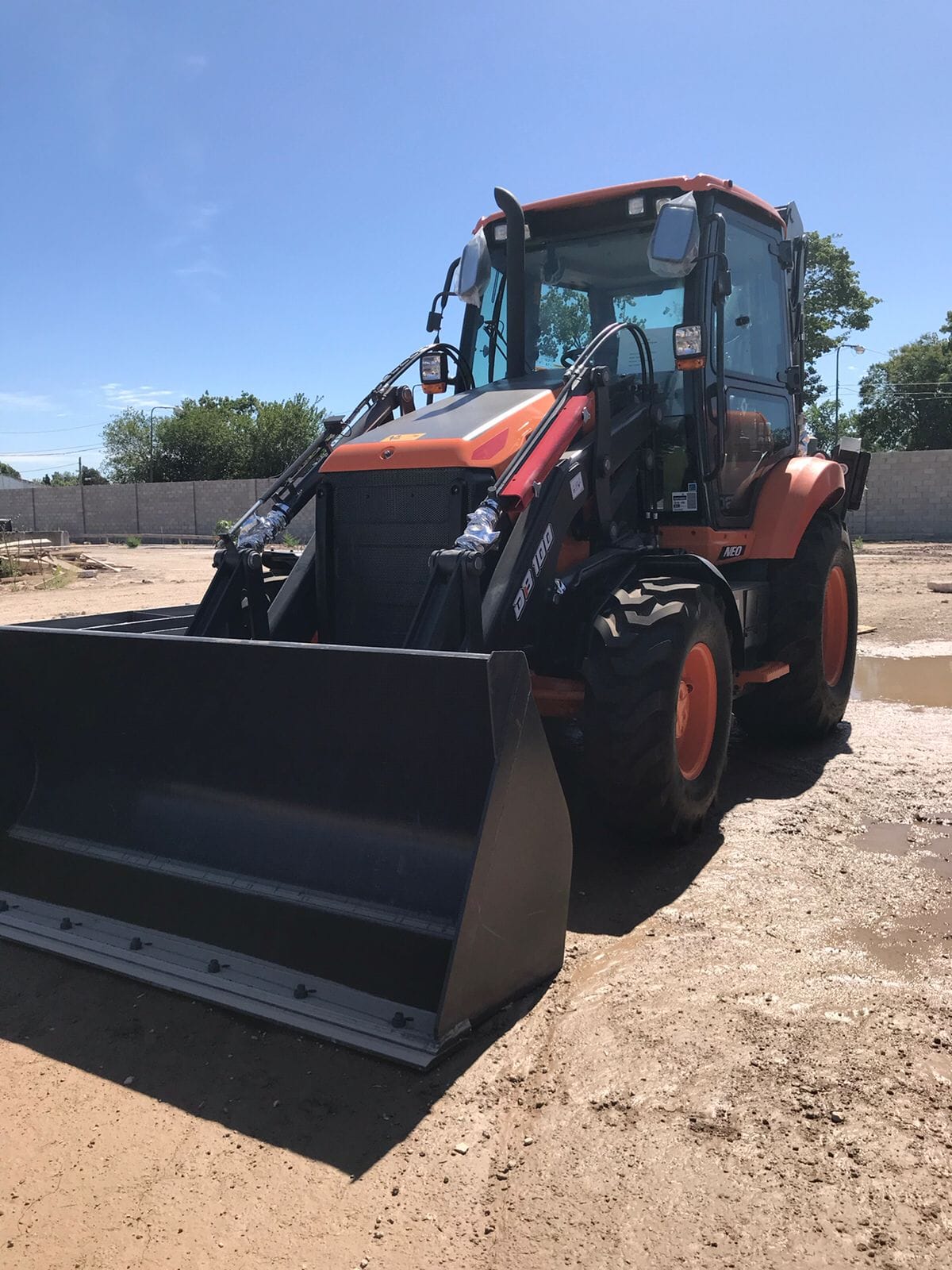 Retrocargadoras develon DB100 - VialFe