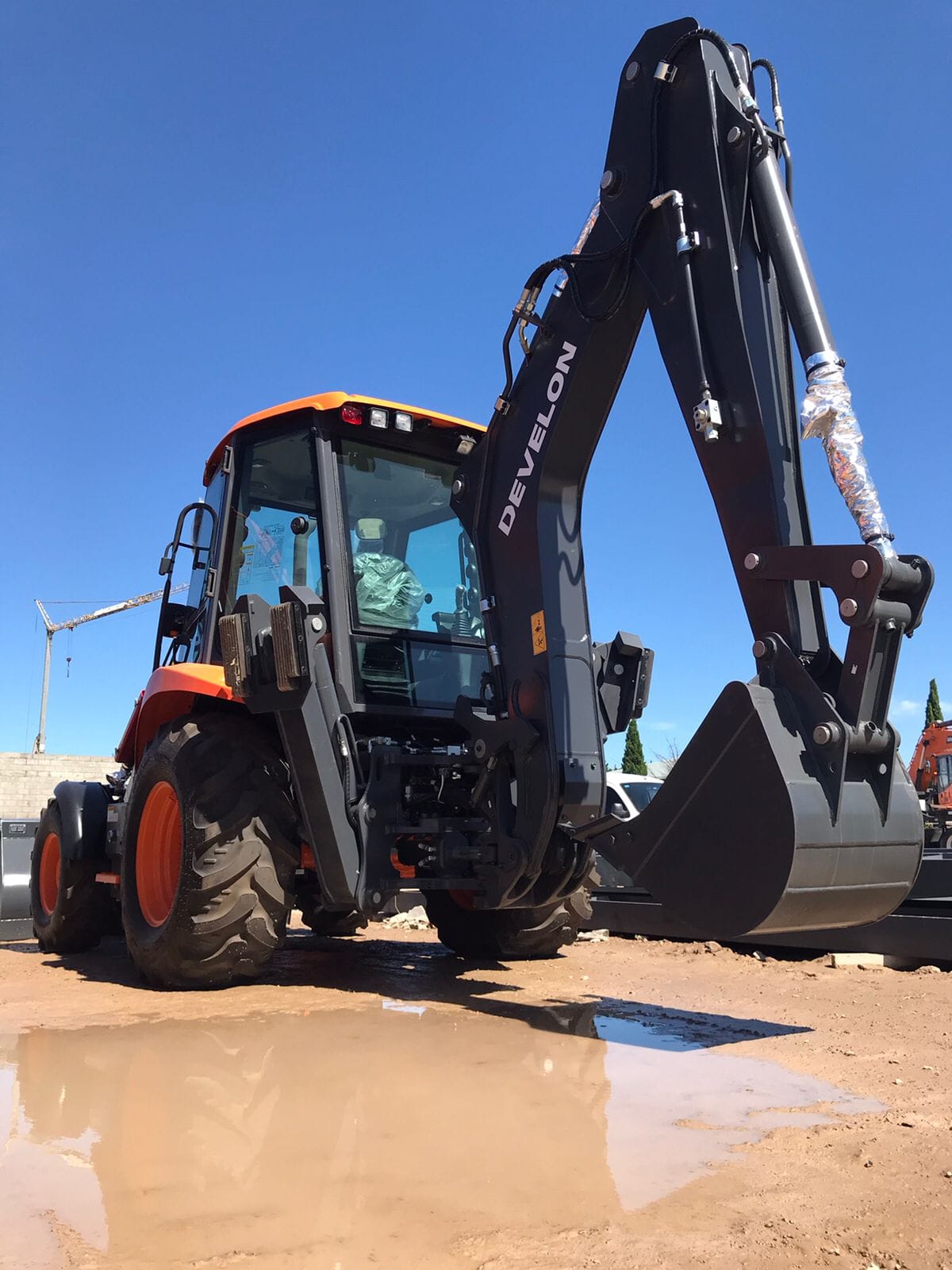 Retrocargadoras develon DB100 - VialFe