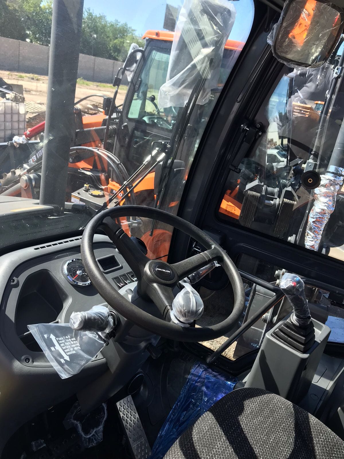 Retrocargadoras develon DB100 - VialFe